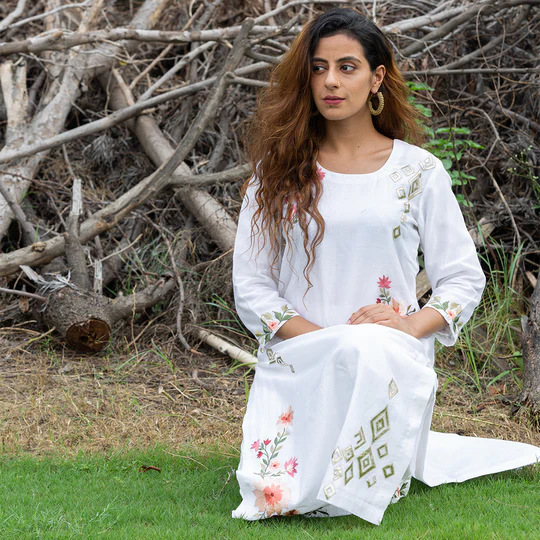 Buy Parineeta Traditional Wear for Stylish Indian Outfits | Saatvikei