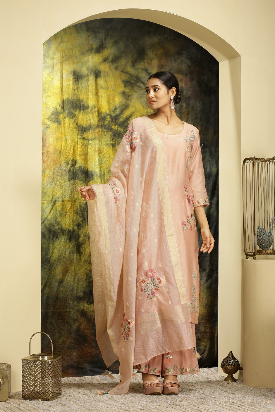 Buy Parineeta Traditional Wear for Stylish Indian Outfits | Saatvikei