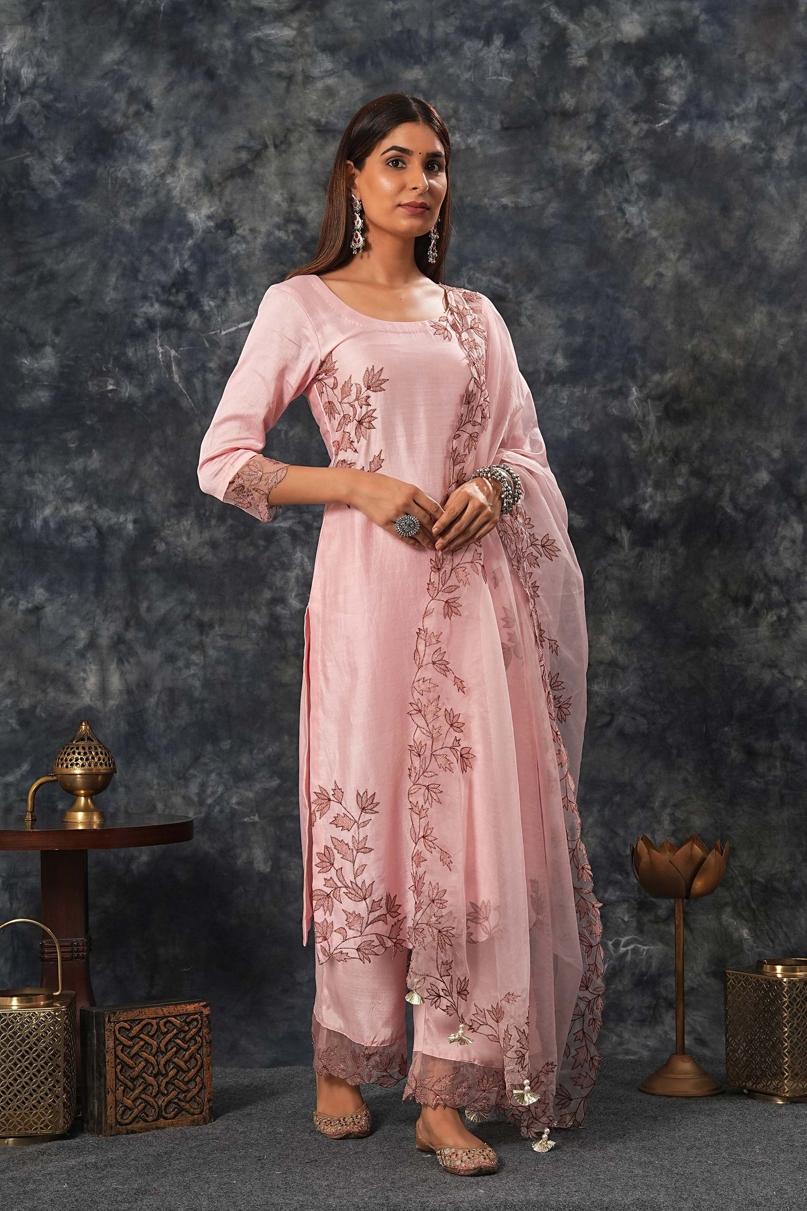 Elegant Pink Suit Set for Stylish Women’s Wardrobe | Saatvikei