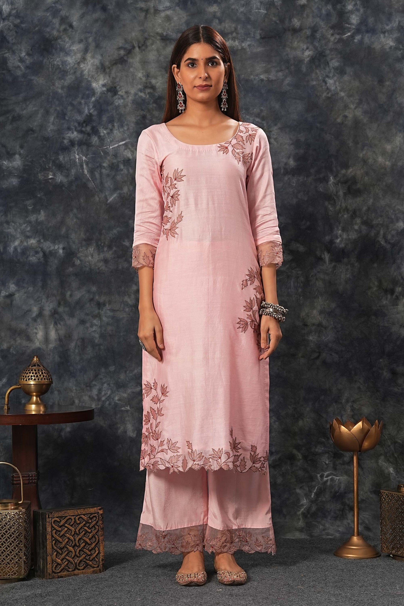 Elegant Pink Suit Set for Stylish Women’s Wardrobe | Saatvikei
