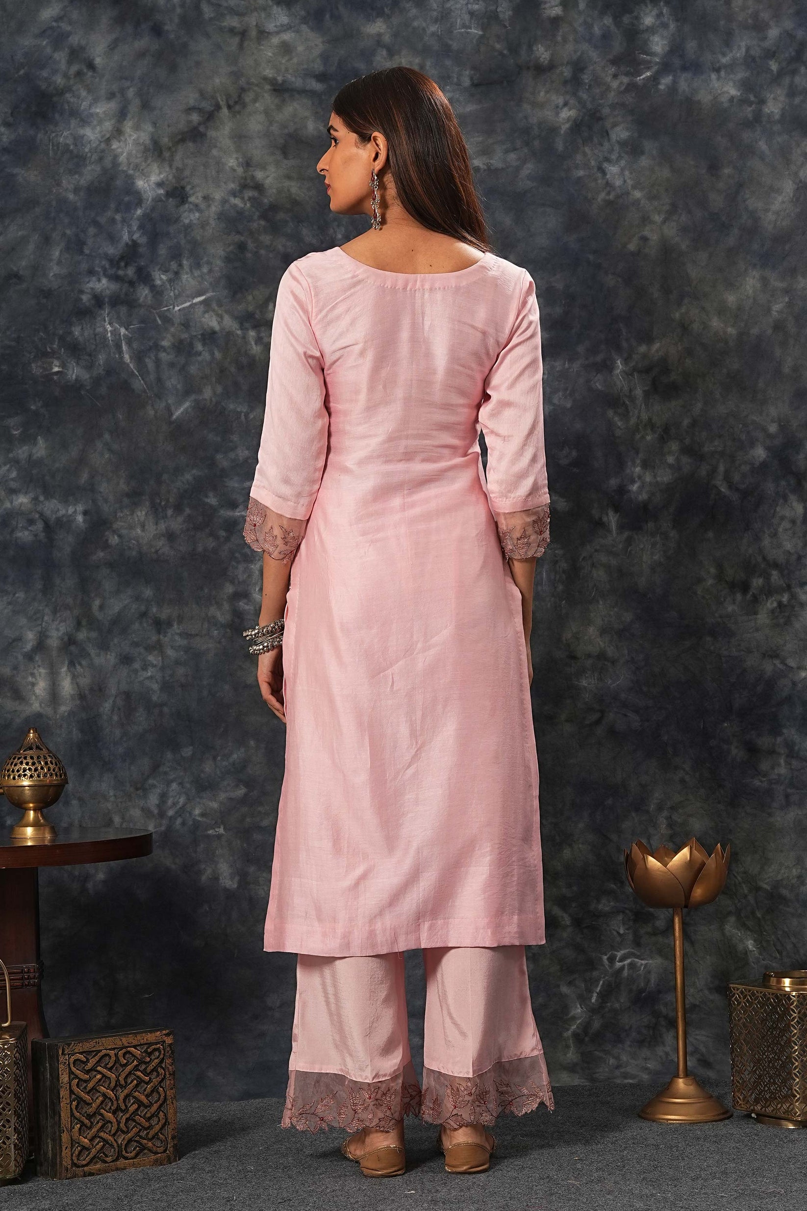 Elegant Pink Suit Set for Stylish Women’s Wardrobe | Saatvikei